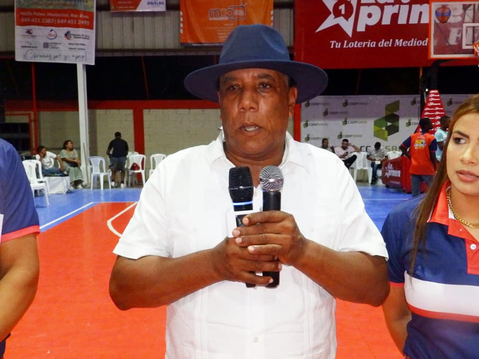 Alcalde Municipal Esmerito Polanco hace entrega de aporte económico al ...